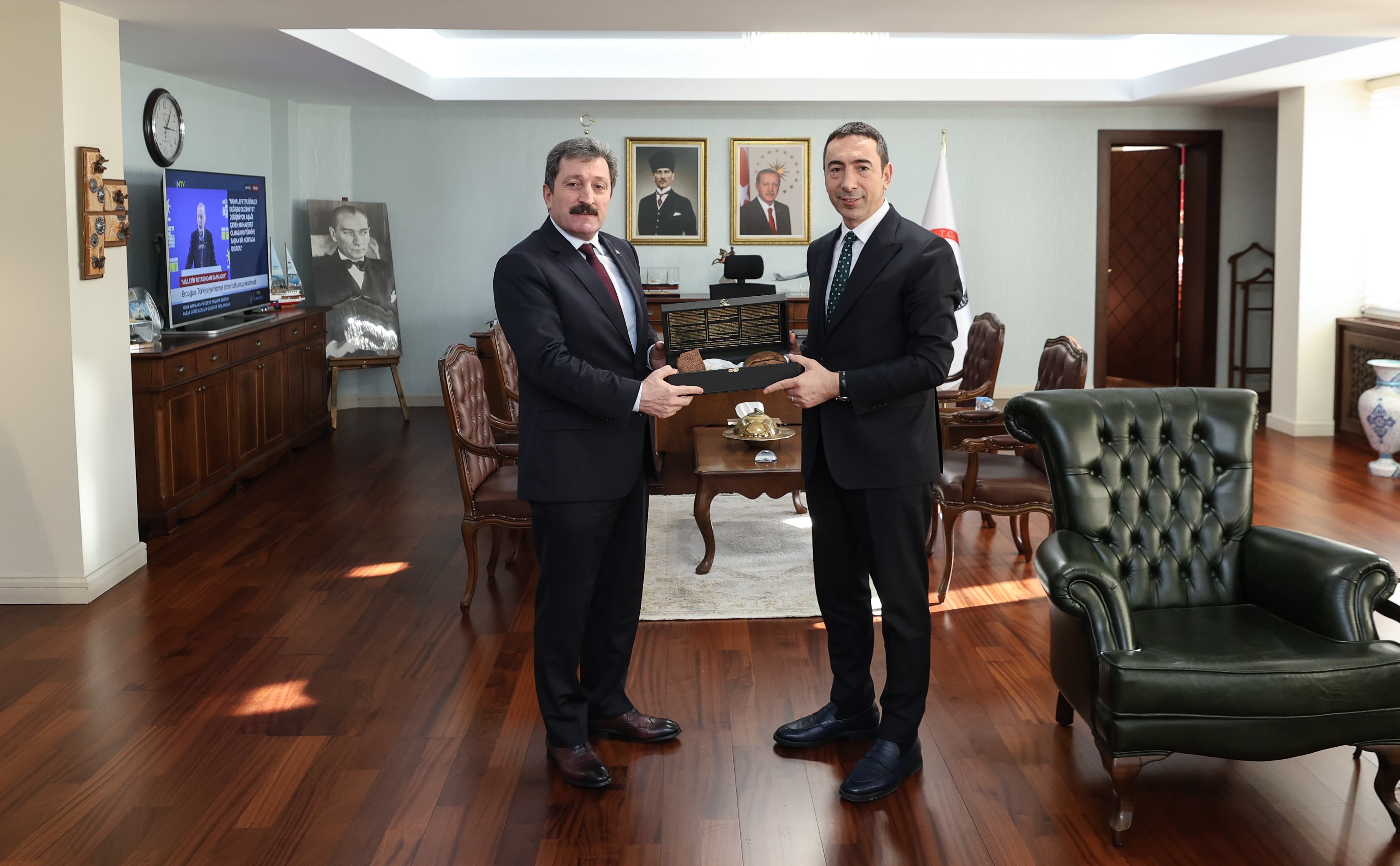 SAMSUN VALİMİZİ VE BELEDİYE BAŞKANIMIZI ZİYARET ETTİK | Tapu ve Kadastro Genel Müdürlüğü (TKGM)